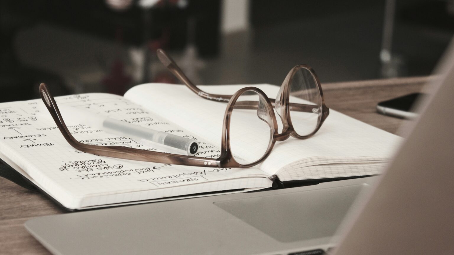 Faz ou fazem: afinal, qual é o jeito certo? - Blog Pensar Cursos