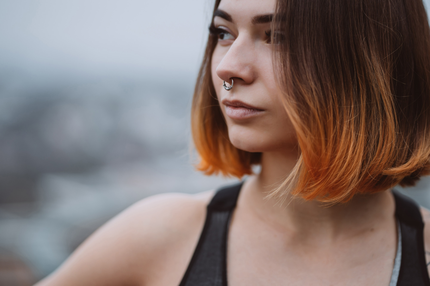 Quais profissões não podem ter piercing? - Pensar Cursos Blog