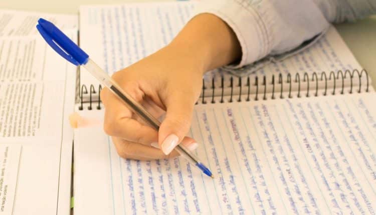 Preste atenção: o correto é “deferir” ou “diferir”? - Pensar Cursos