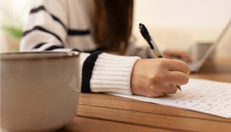 Através de ou por meio de? Saiba com certeza - Pensar Cursos