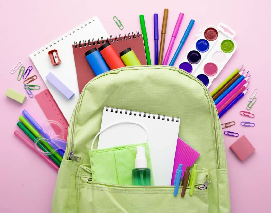 Kits de Material Escolar para o ano letivo de 2026 estão sendo ...